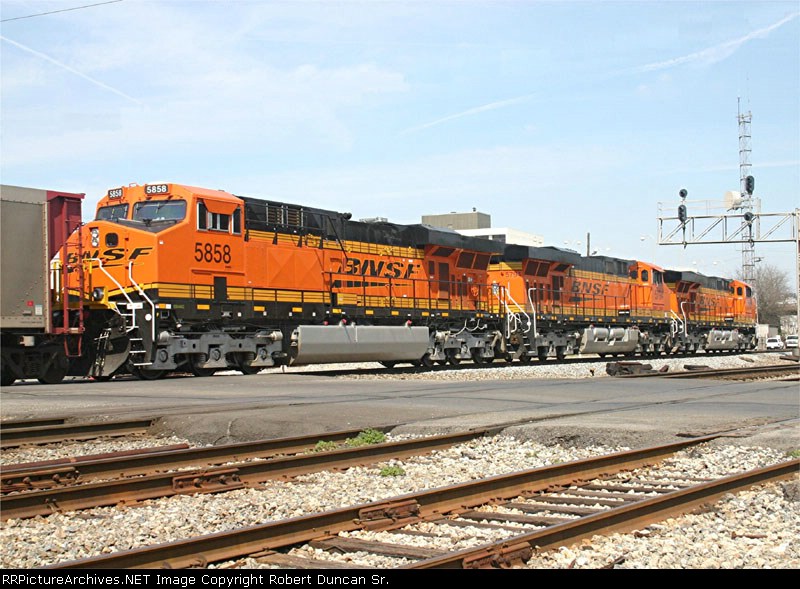 BNSF 5858